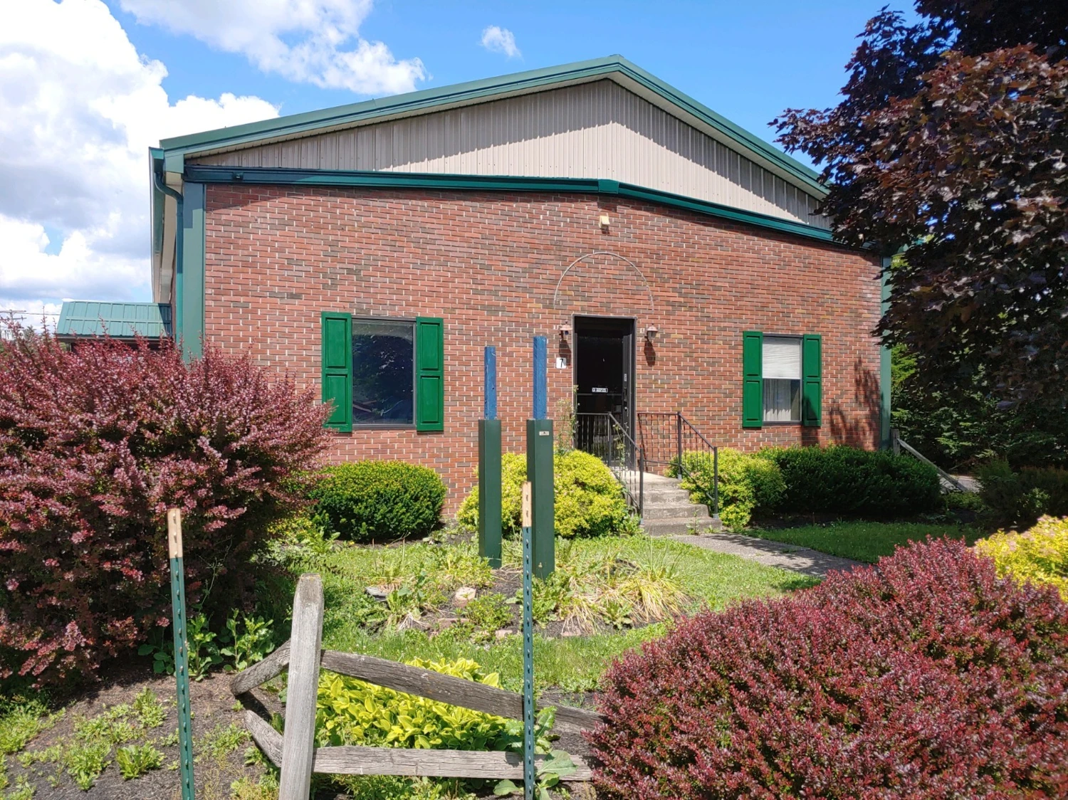 7 South Main St - 2,444+/- SF FORMER BANK SPACE | Apex Commercial Exchange